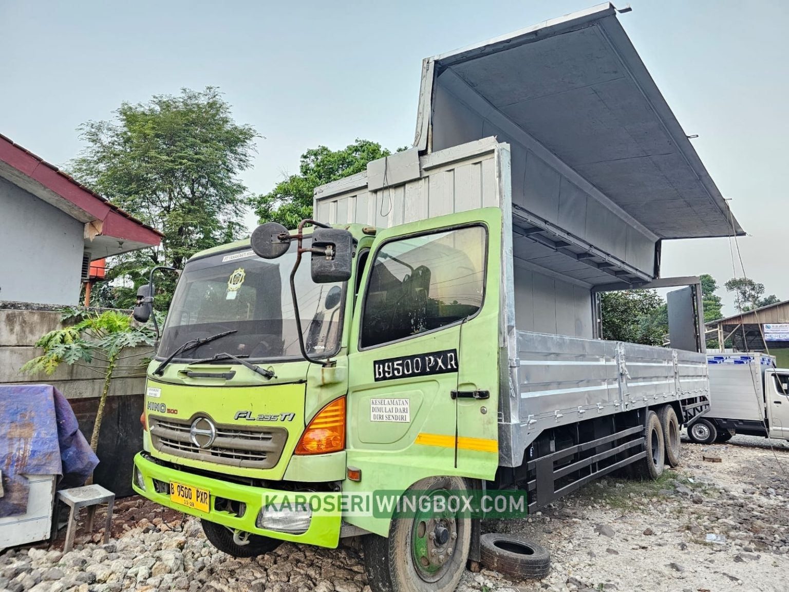 Karoseri Wingbox & Jasa Pembuatan Truk Wing Box - Jasa Pembuatan Wingbox